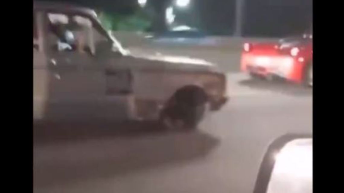 Un Falcon a duelo con un Ferrari en plena General Paz | Parabrisas