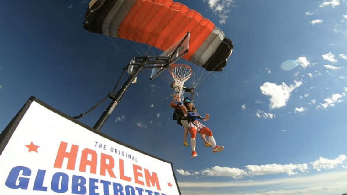 Los Globetrotters hicieron la volcada más arriesgada | 442