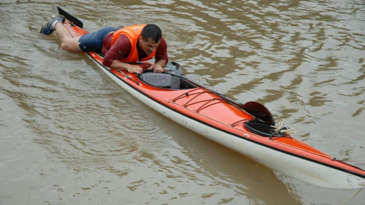 Cómo es el reingreso al kayak desde popa | Weekend