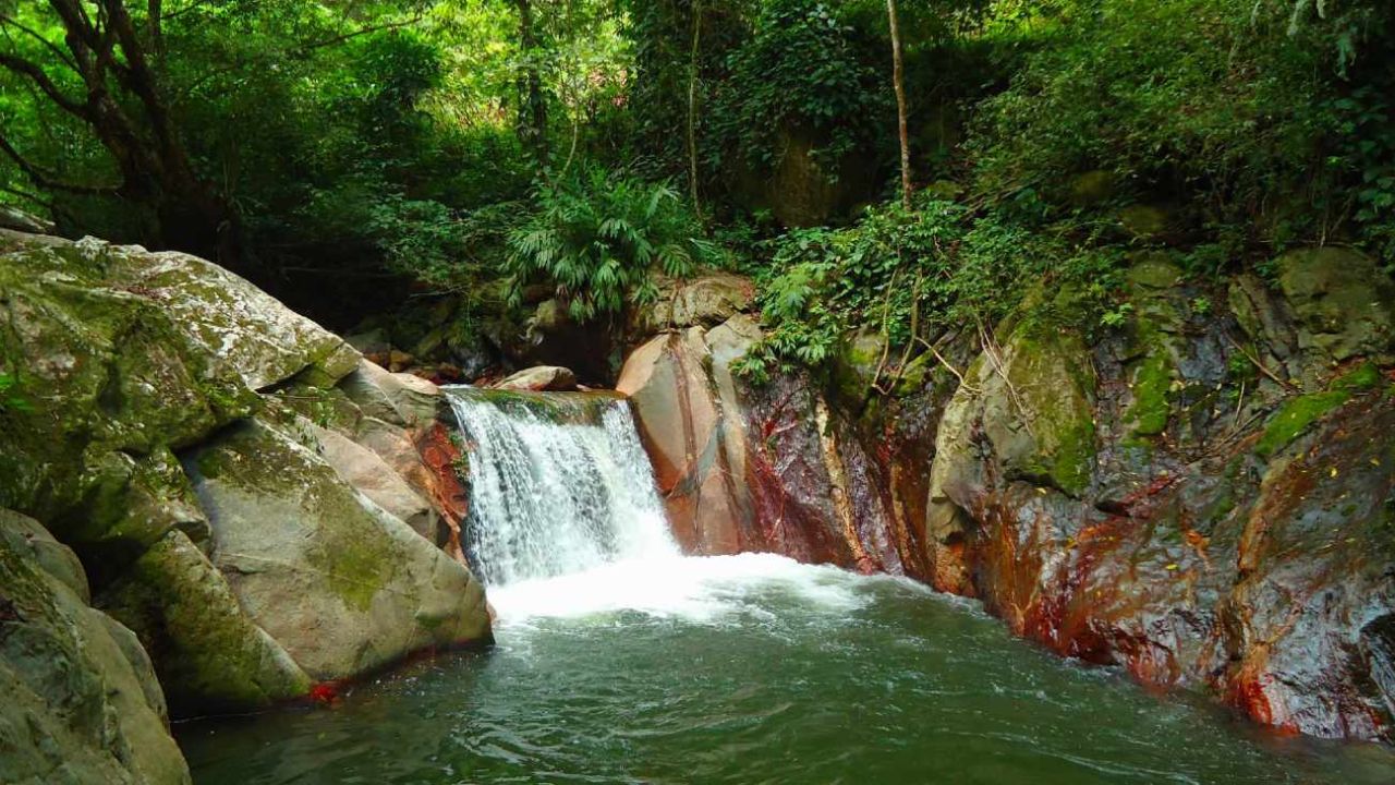 Pozo Azul, un paraíso de cascadas y aguas cristalinas | Weekend