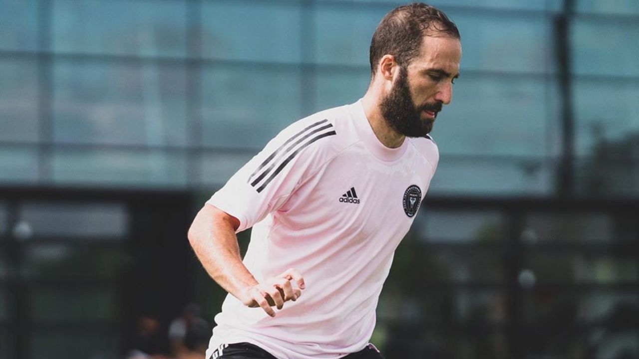 442 | Higuaín encara un nuevo desafío en el club de Beckham