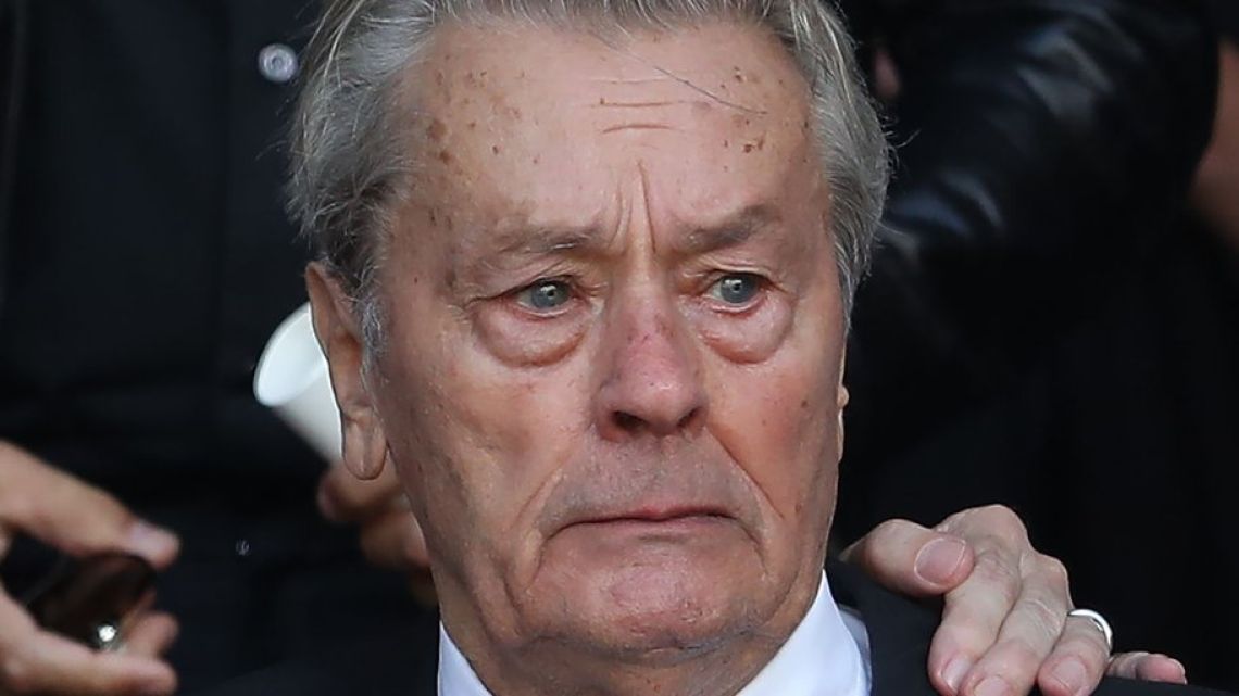 Alain Delon enfrenta una demanda por paternidad | Caras