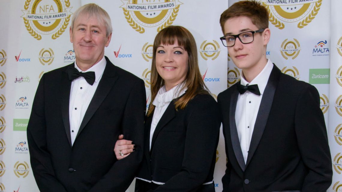 Hallan muerto a Archie Lyndhurst, de So Awkward, a los 19 años | Exitoina