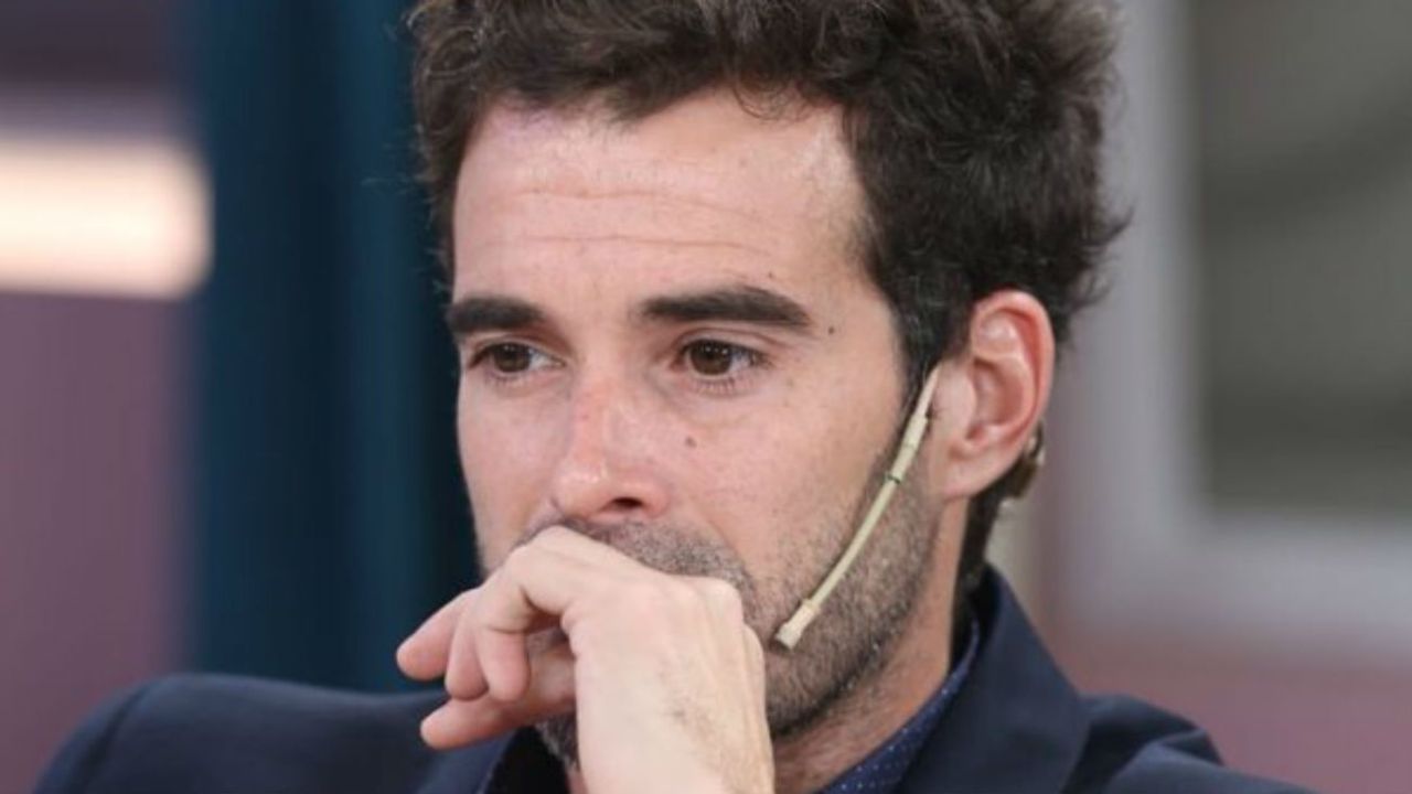 Exitoina | Nicolás Cabré tuvo que ser auxiliado en plena calle