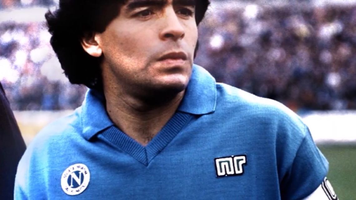 En Napoli a Maradona "lo convirtieron en un dios sobre la tierra" | Perfil