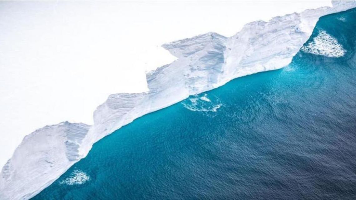 Video: el mayor iceberg del mundo está a solo 150 km de la Isla Georgia ...