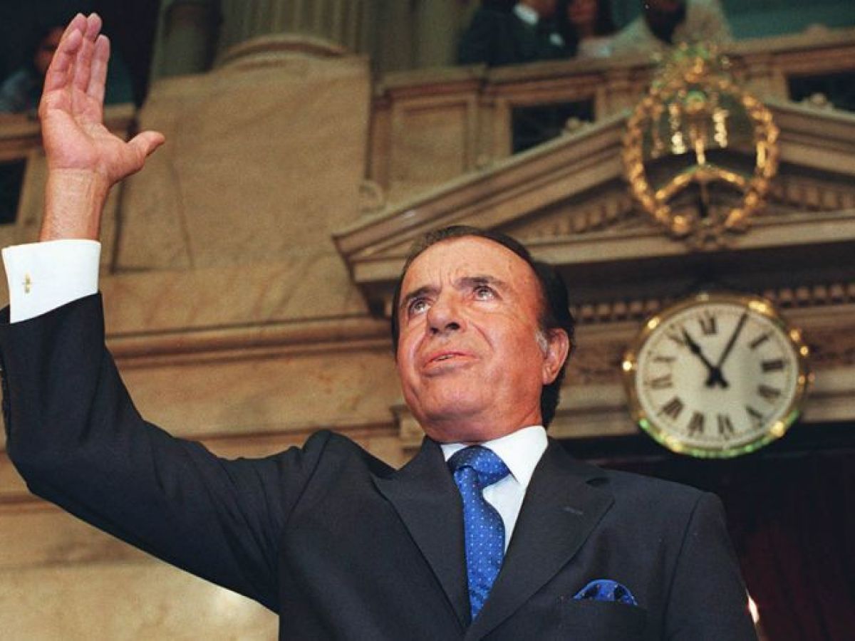 El 28 de diciembre de 1990 Carlos Menem indultó a los ex comandantes ...
