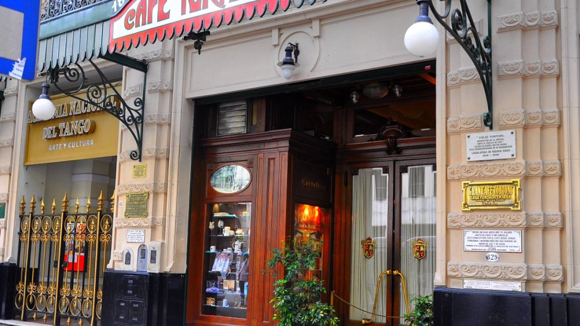 El fondo del Café: robaron la placa del Tortoni que era de la fundación ...