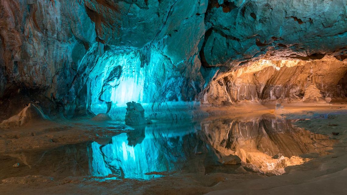 14 personas se encerrarán en una cueva durante 40 días con fines ...