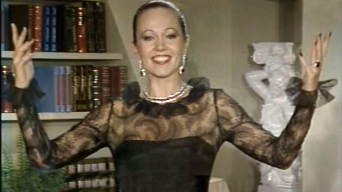 El día que Pinky hizo historia cuando condujo el paso de la TV en ...