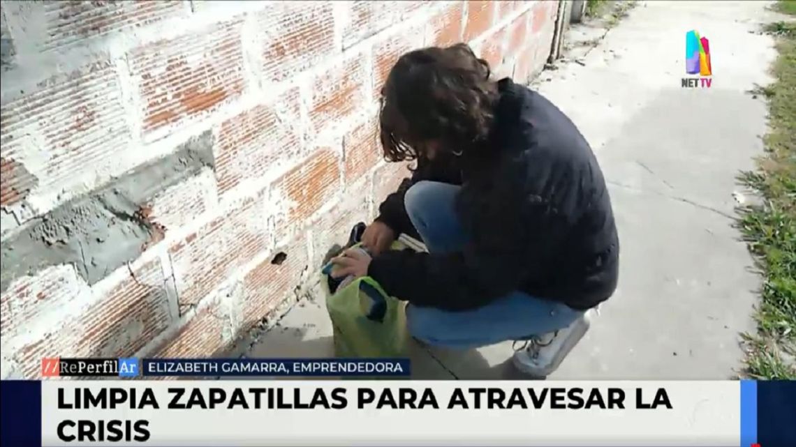 Elizabeth Gamarra, la mujer que limpia zapatillas para atravesar la ...