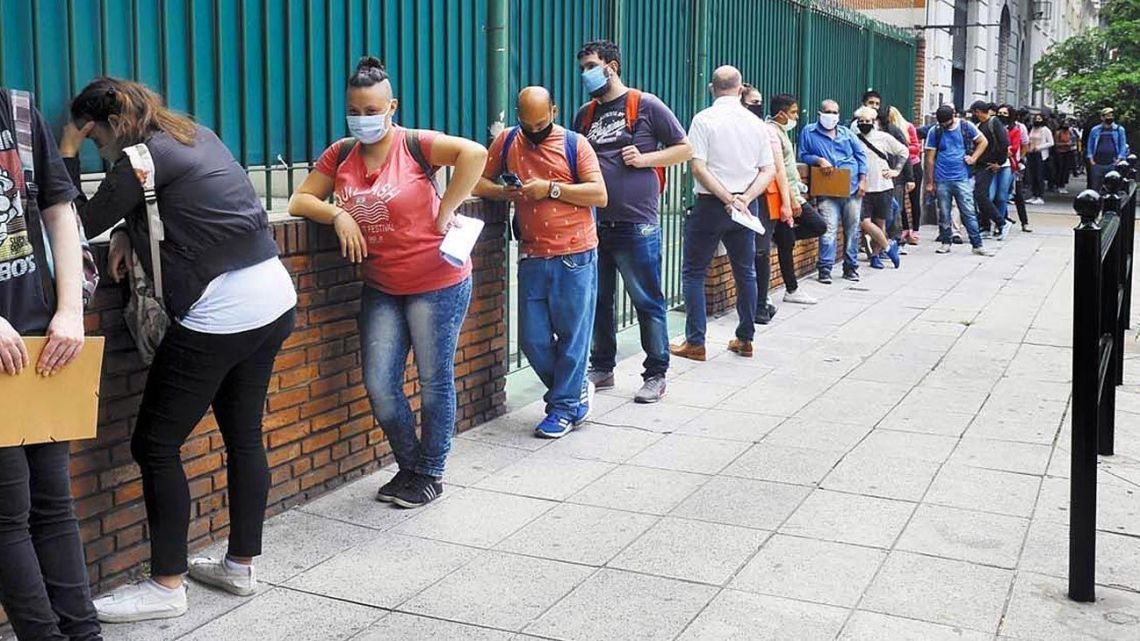 Trabajadores sin empleo y empresas sin trabajadores | Perfil