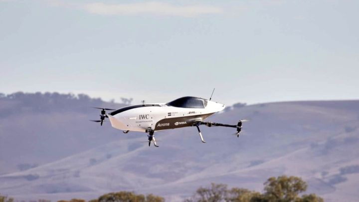 El primer auto volador de carreras del mundo tuvo su vuelo inaugural | Weekend