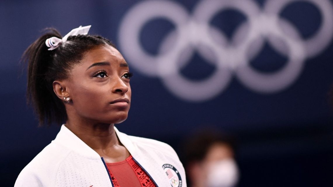 Alarma en Tokio 2020: Simone Biles fue reemplazada en la prueba por ...