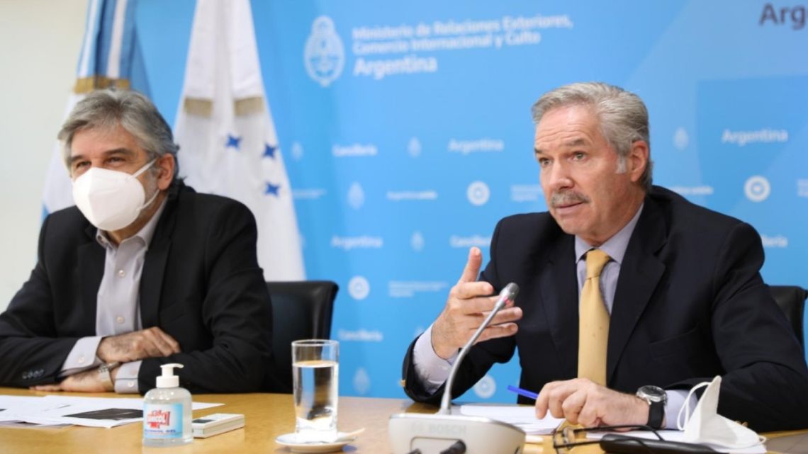 Solá y Filmus trataron de "ignorante" a Sarlo: "En 1820 se izó la ...