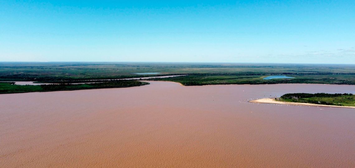 The Argentine river that carries soybeans to world is drying up ...