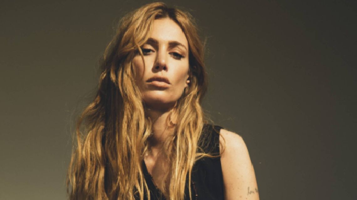 La María Campos presenta "Santo entendimiento" por primera vez en vivo ...