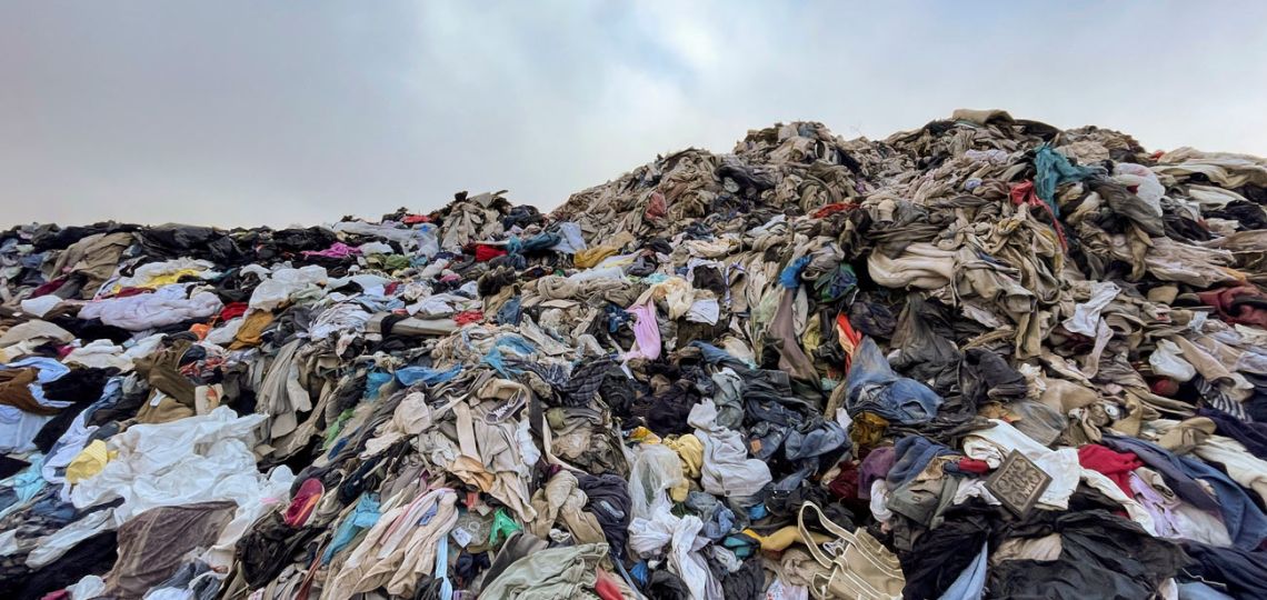 Chile's desert dumping ground for fast fashion leftovers | Buenos Aires ...