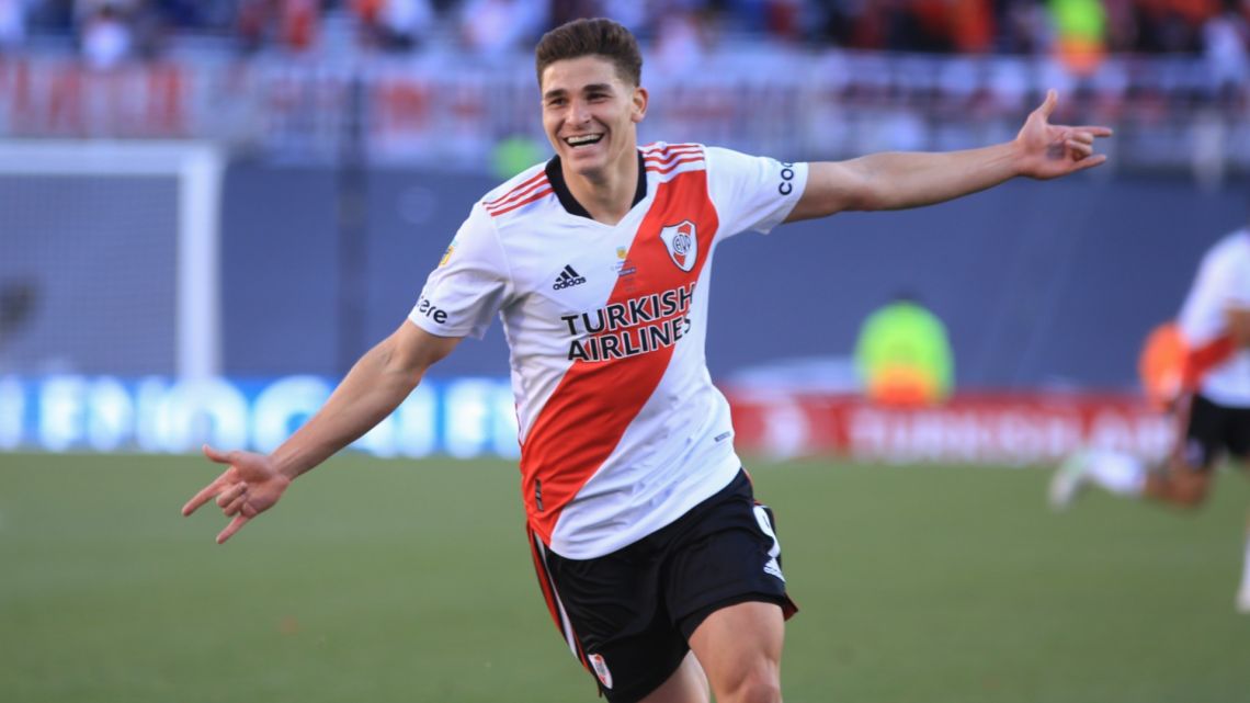 Julián Álvarez fue elegido entre los mejores 100 futbolistas del mundo ...