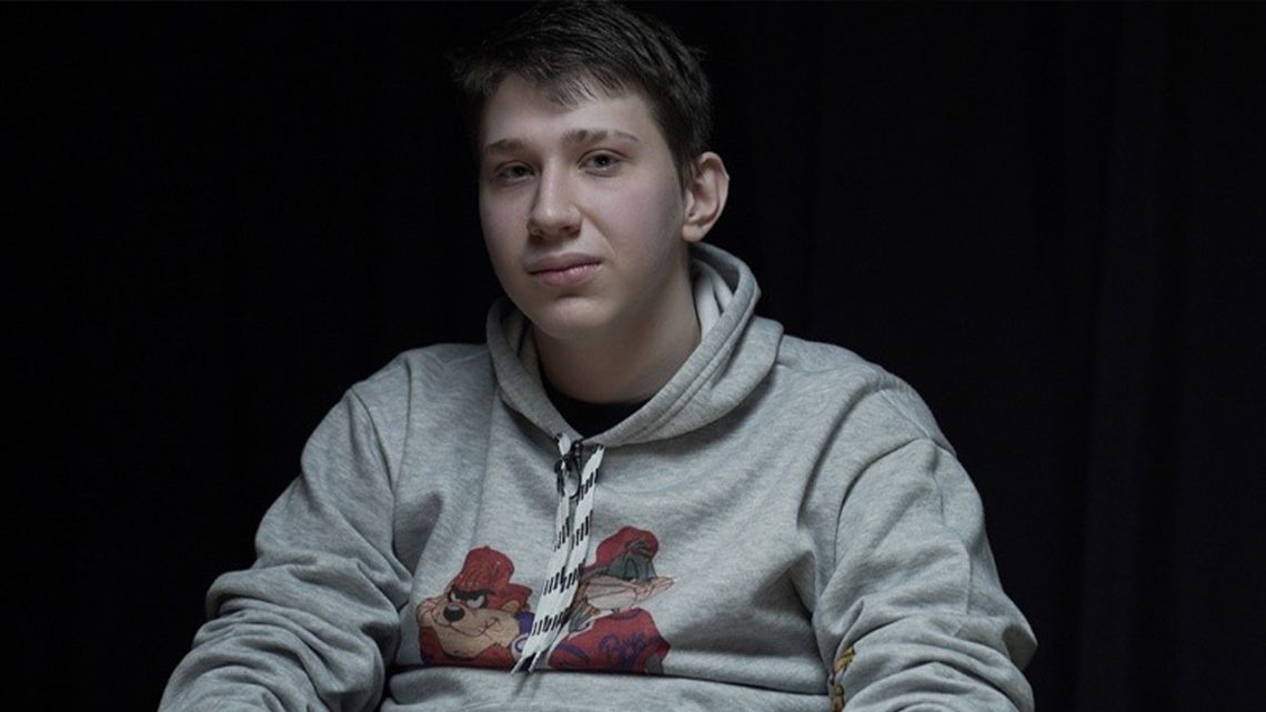 Le pegaron al padre de Brunenger en vivo en stream | Perfil