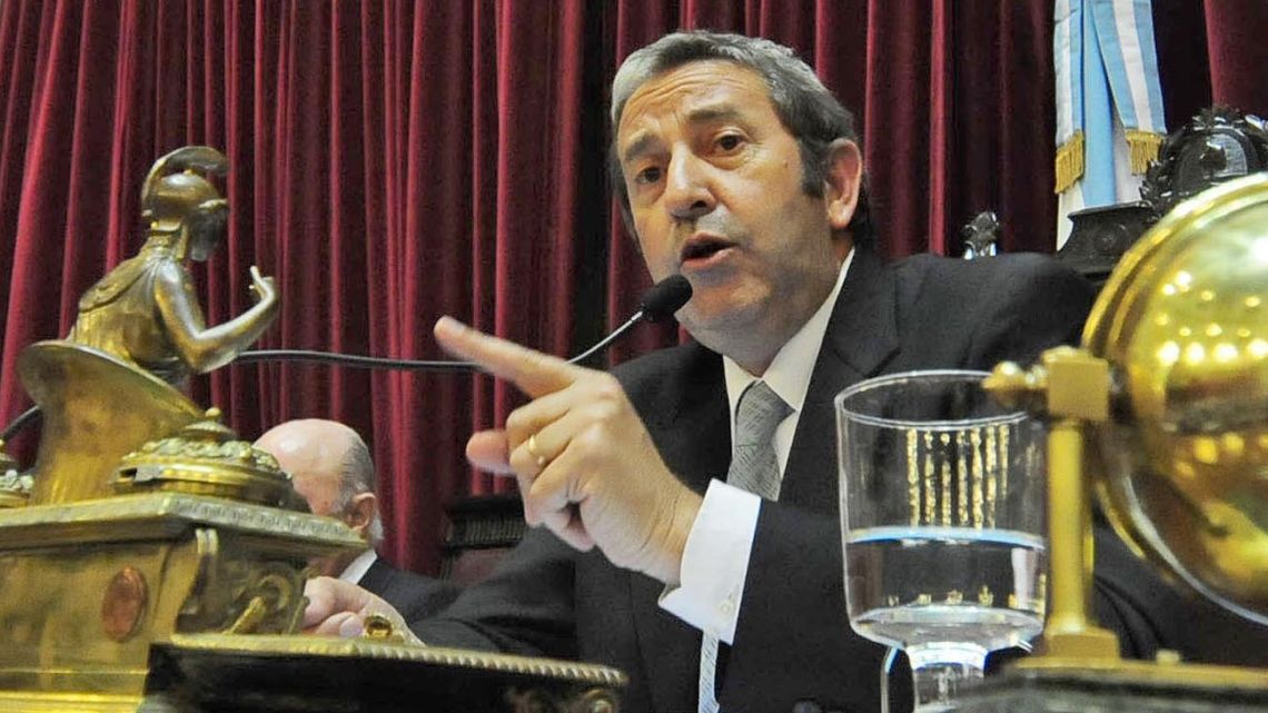 Julio Cobos criticó a Máximo Kirchner por “lesionar la autoridad ...