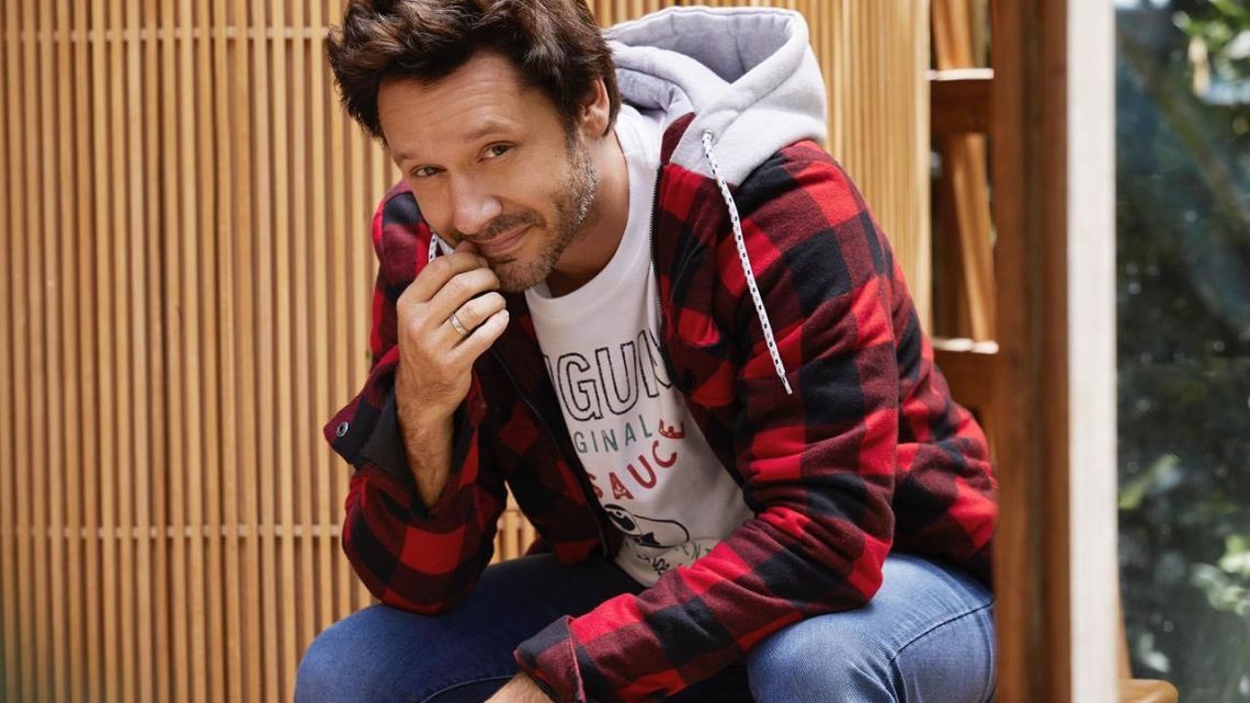 Benjamín Vicuña estrenó un extraño look: "Lengüetazo de vaca" | Caras