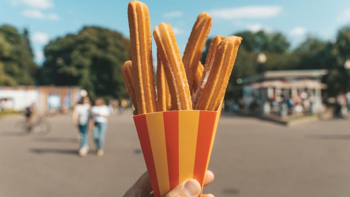 La tradición de los churros en la playa: de dónde viene esta costumbre ...