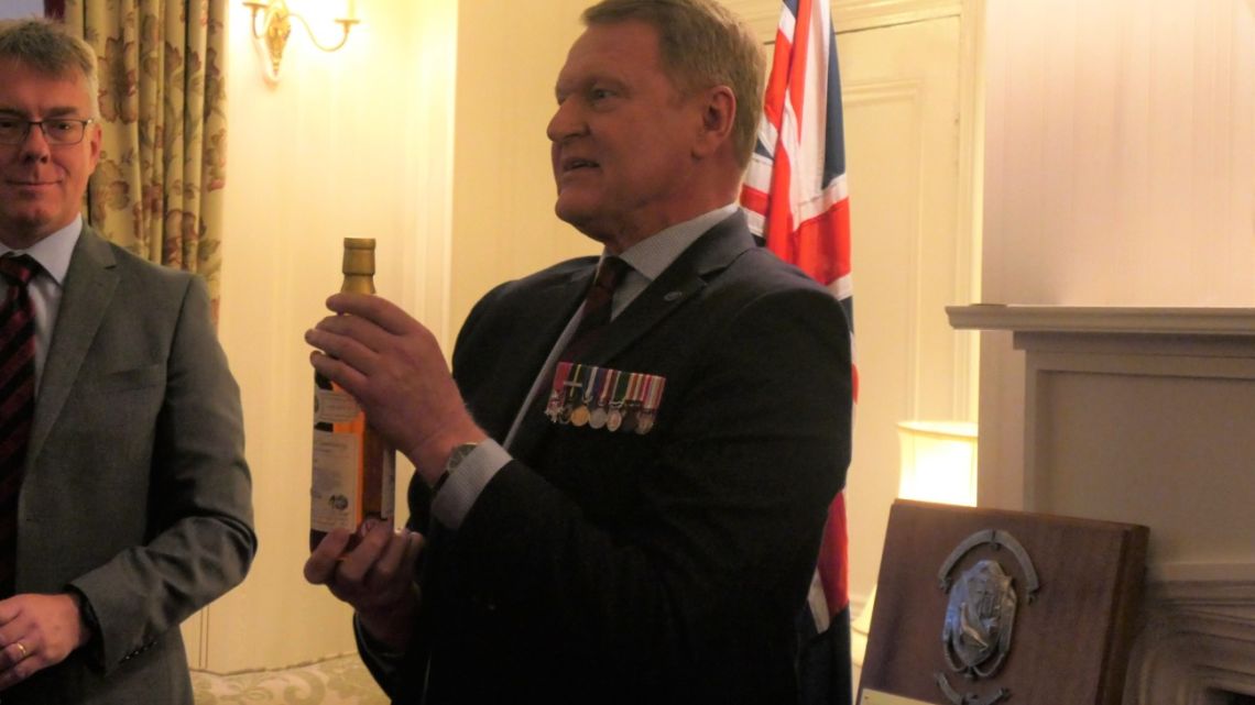 Malvinas: gobierno inglés subasta un exclusivo whisky para recordar a ...