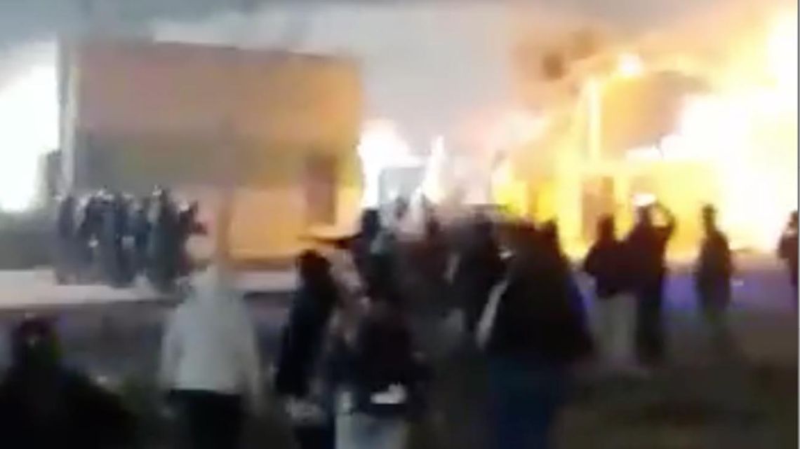 Destrozos Y Represión En Un Jardín De Virrey Del Pino Por Un Portero