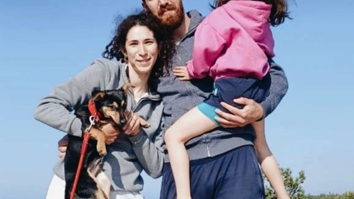 Coco, el perro aislado en Ezeiza, recuperó su libertad y viaja a ...
