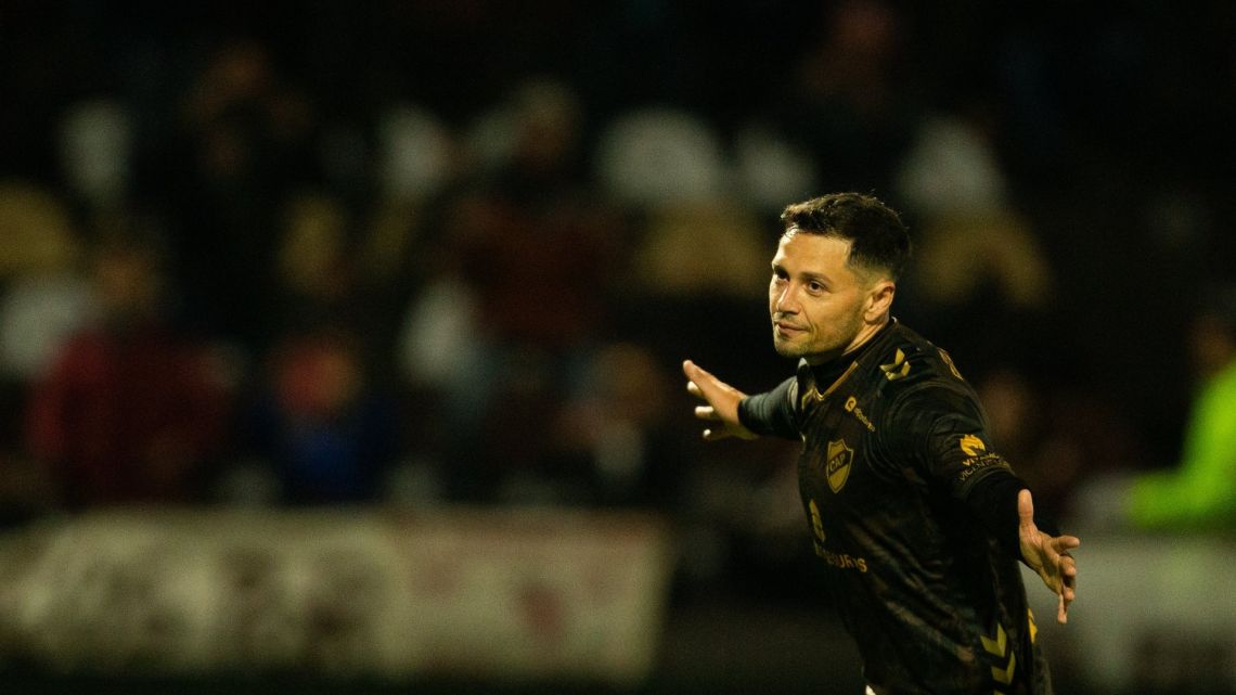 Zárate aclaró la pelea con De Felippe en Platense y envió un ...