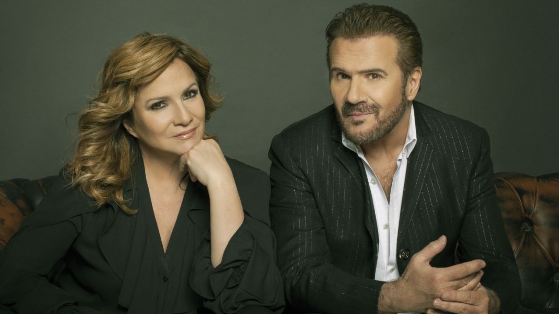 Pimpinela culmina la celebración por sus 40 años con un mega show en ...