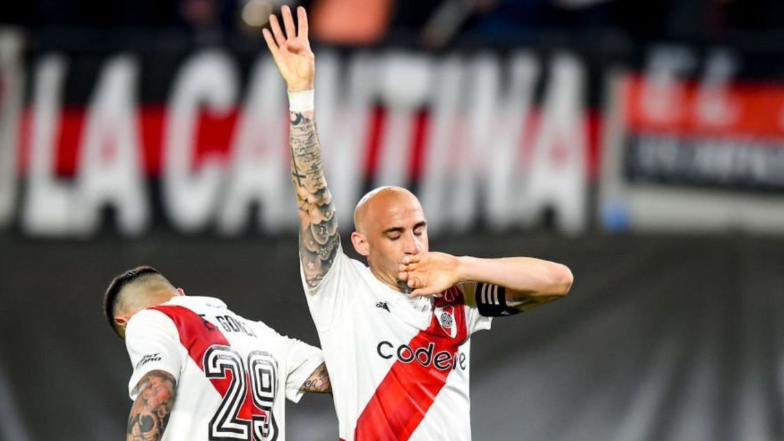 Las impactantes marcas que alcanzó Javier Pinola con su gol ante Newell ...