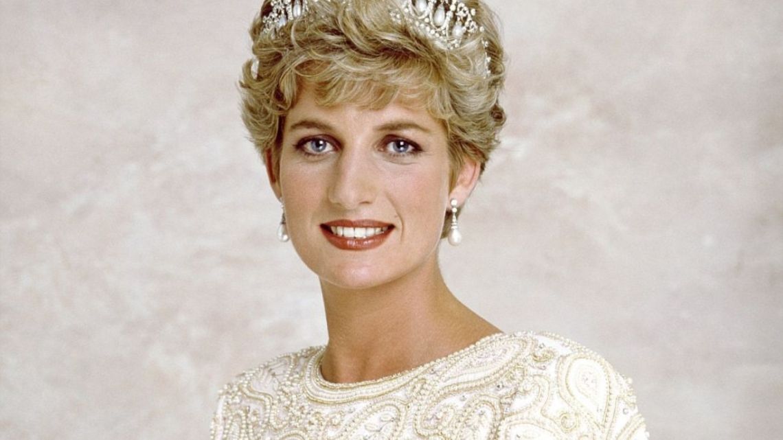 La mujer más fotografiada del mundo: la vida de Lady Di en 25 fotos ...