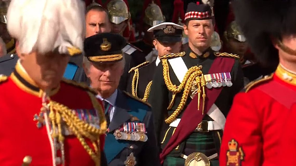 El guardaespaldas de Carlos III se roba todas las miradas | Perfil