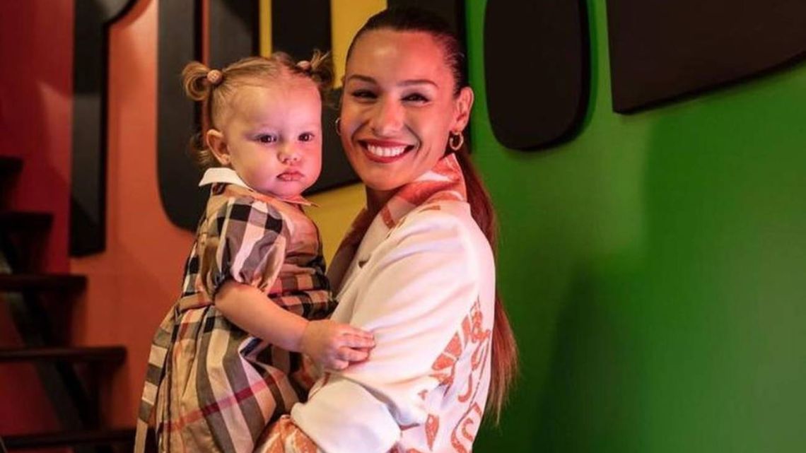 Pampita mostró el impresionante vestidor de Ana García Moritán | Caras