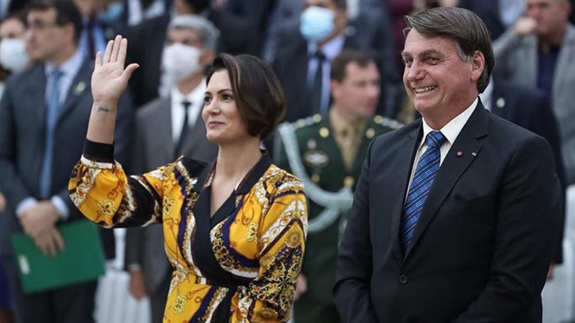 La crisis del hermético Bolsonaro: ahora su esposa Michelle dejó de ...