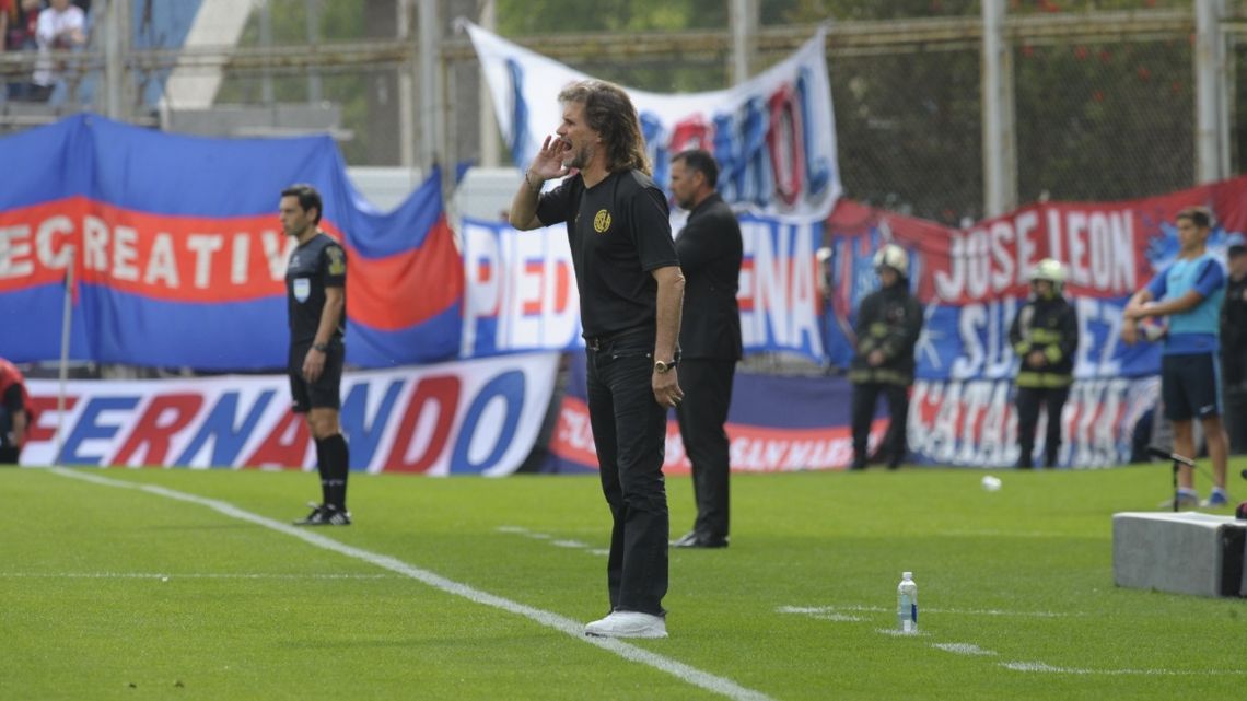 El curioso look de Rubén Insúa en el clásico entre San Lorenzo y ...