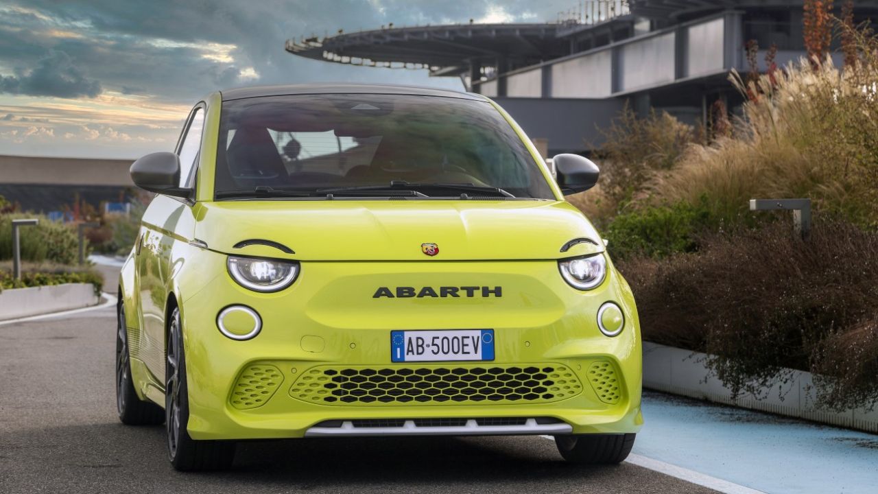 El Cincuecento Abarth 500e Scorpionissima es eléctrico y con color ...