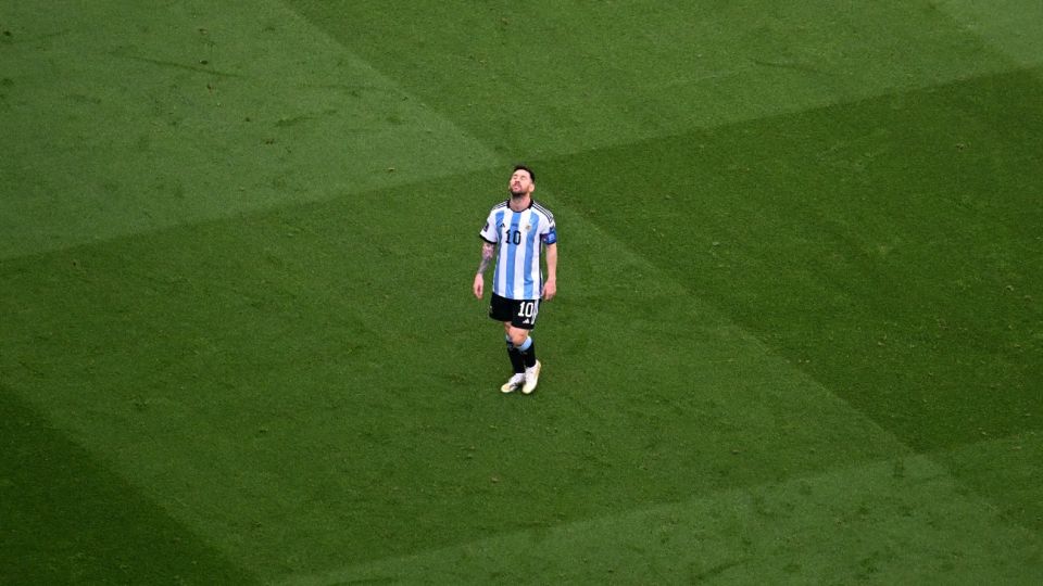 Messi on brink as Albiceleste look to salvage World Cup | Buenos Aires ...