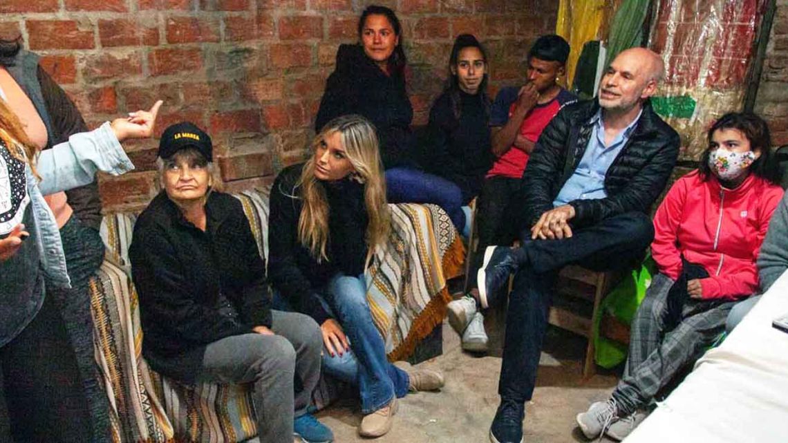 Milagros Maylin visitó a vecinos que cobran planes sociales y criticó a ...