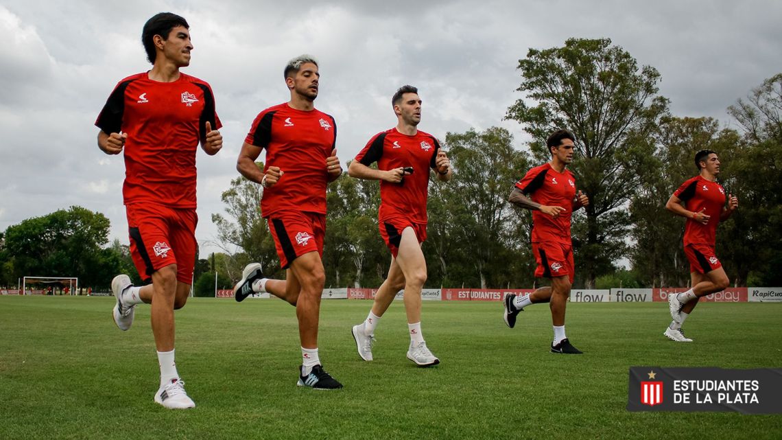 Estudiantes de La Plata oficializó a su nuevo entrenador | 442
