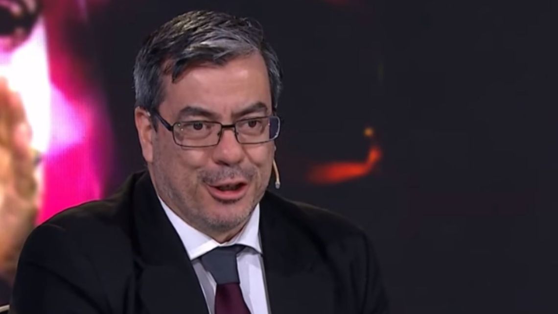 Martínez: "Al escuchar a Milei, se me viene la imagen golpista de 1955 ...