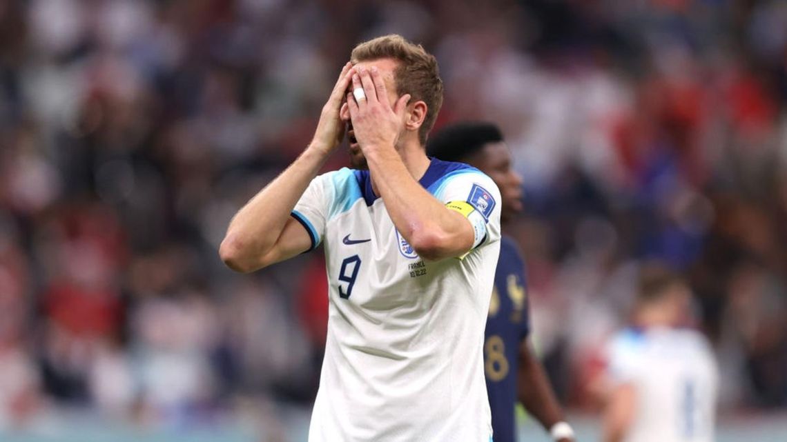 Un empresario inglés compró 18.000 camisetas preparadas de Inglaterra ...