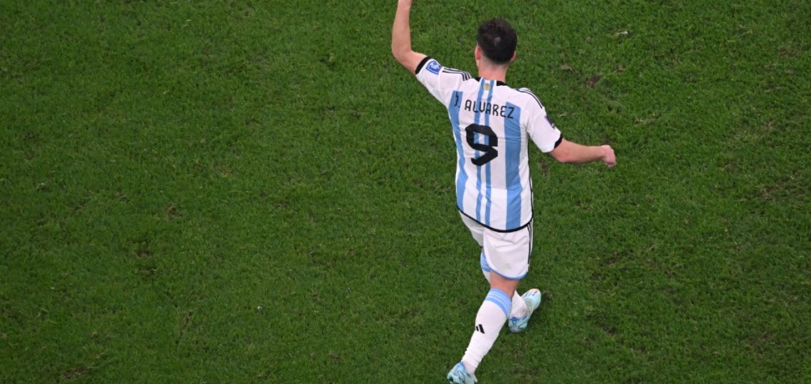 World Cup 'spider' man Álvarez, the pride of Calchín | Buenos Aires Times