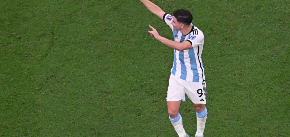 Julián Álvarez set to join Atlético Madrid in 95-million-euro deal ...