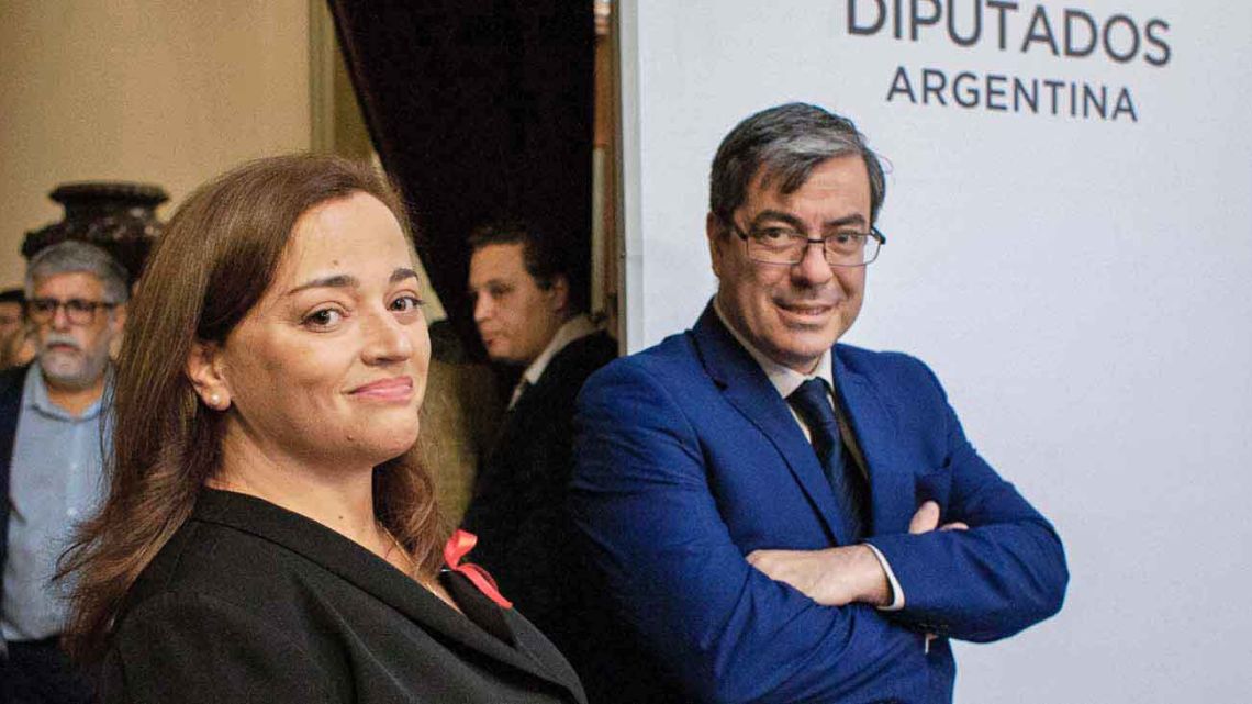 La jura de los diputados en el Consejo alivia la tensión política y ...