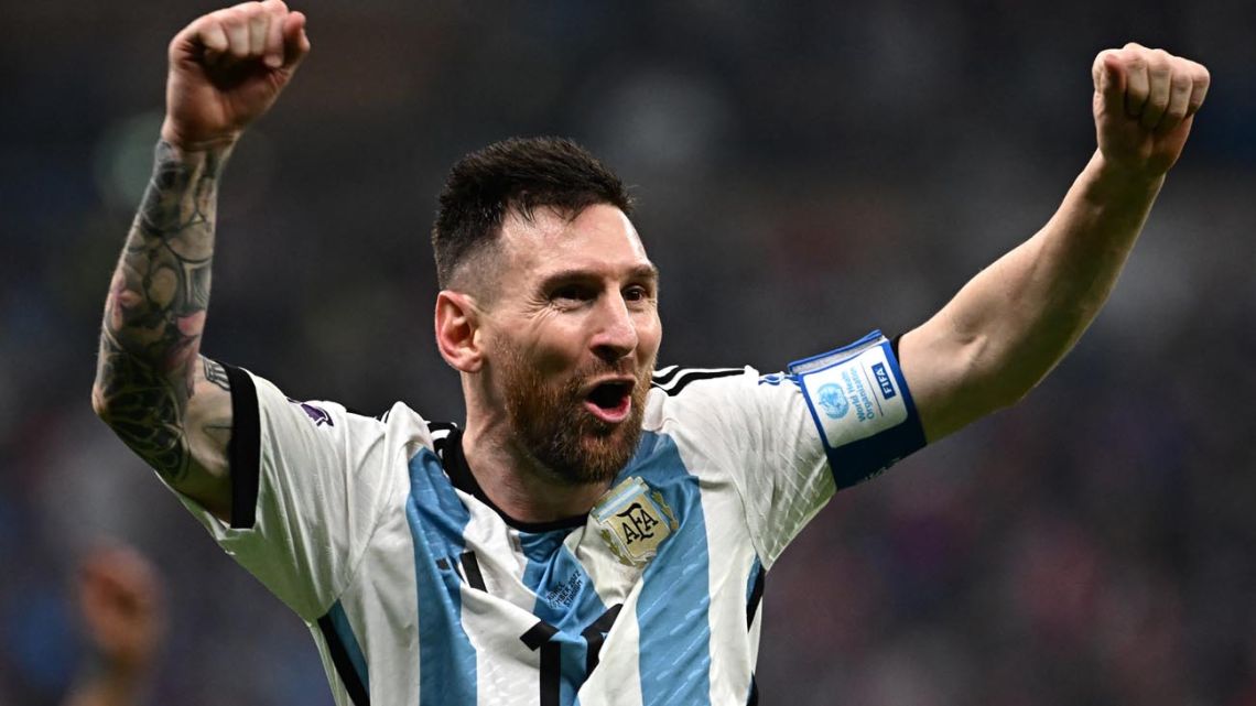 Subastarán seis camisetas de la Selección Argentina que usó Messi en el Mundial de Qatar 2022 | 442