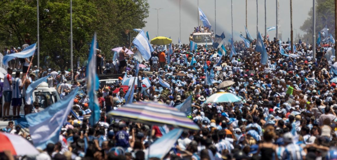 Huge crowds force authorities to abort World Cup victory parade ...