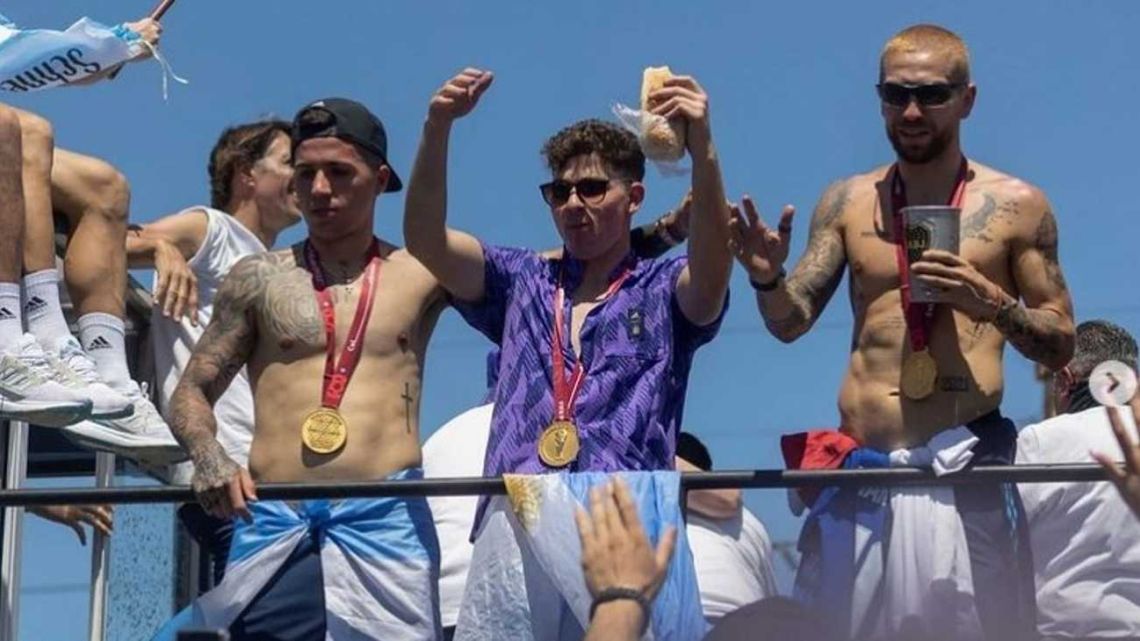 El posteo del “Papu” Gómez en medio de los festejos de la caravana | 442